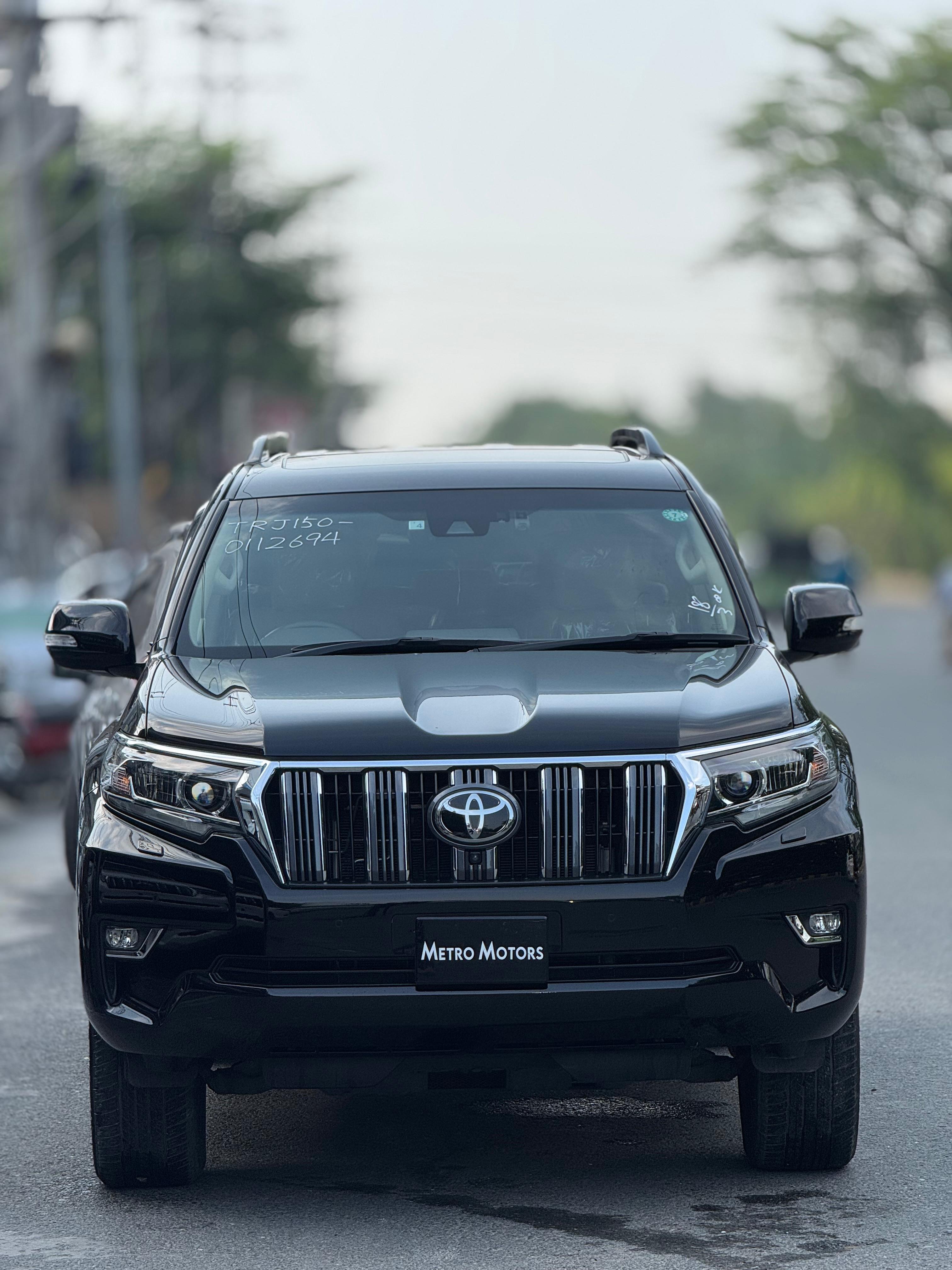 Prado TXL Black Beige – MetroMotors.pk
